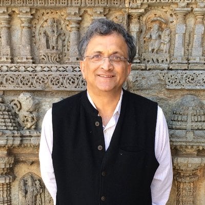 In 2007, historian Ramachandra Guha publishes India After Gandhi: The ...